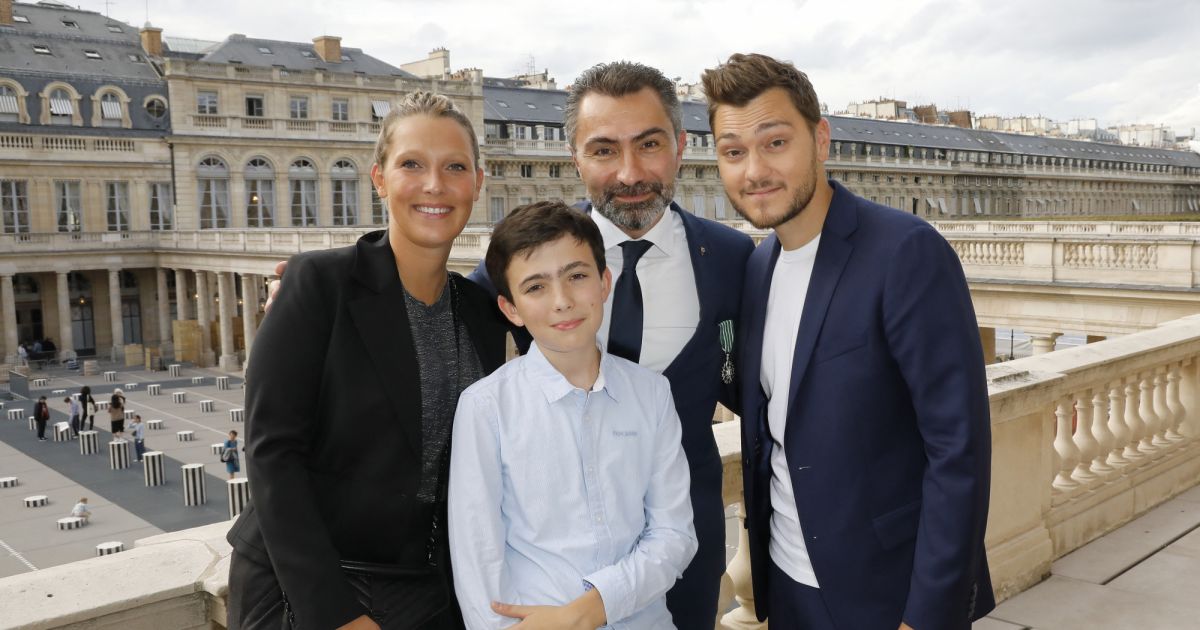 David Sinapian, son fils Nathan, Jeff Panacloc et sa femme Charlotte de ...