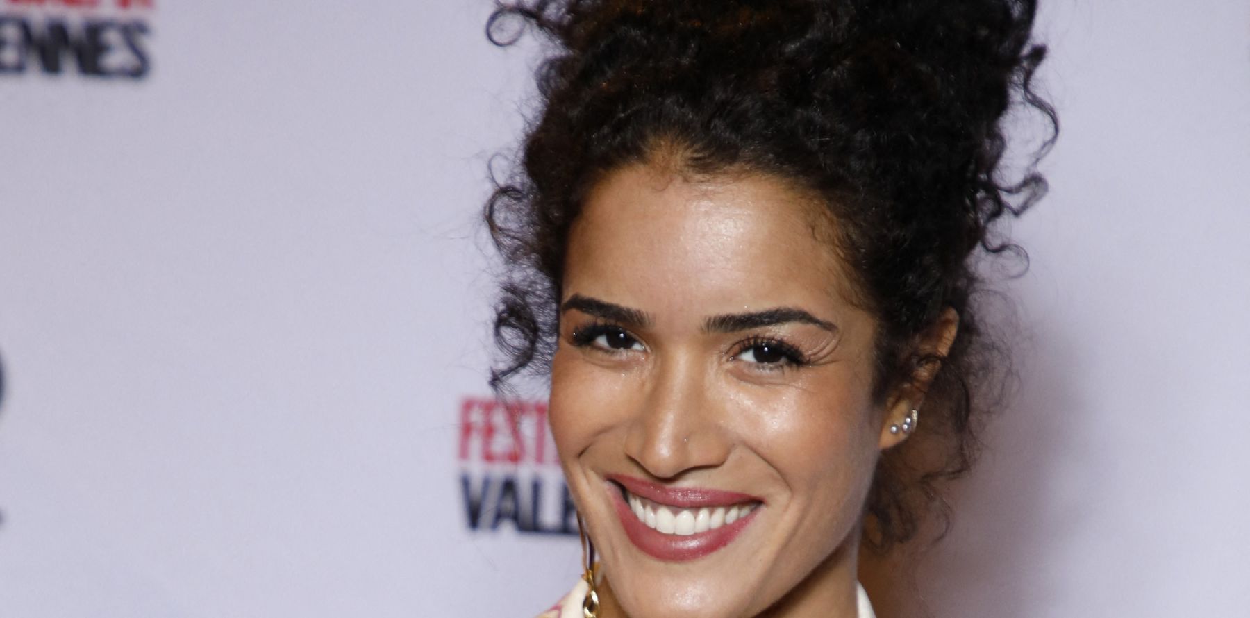 Sabrina Ouazani très stylée et sensuelle face aux pétillantes Valérie ...