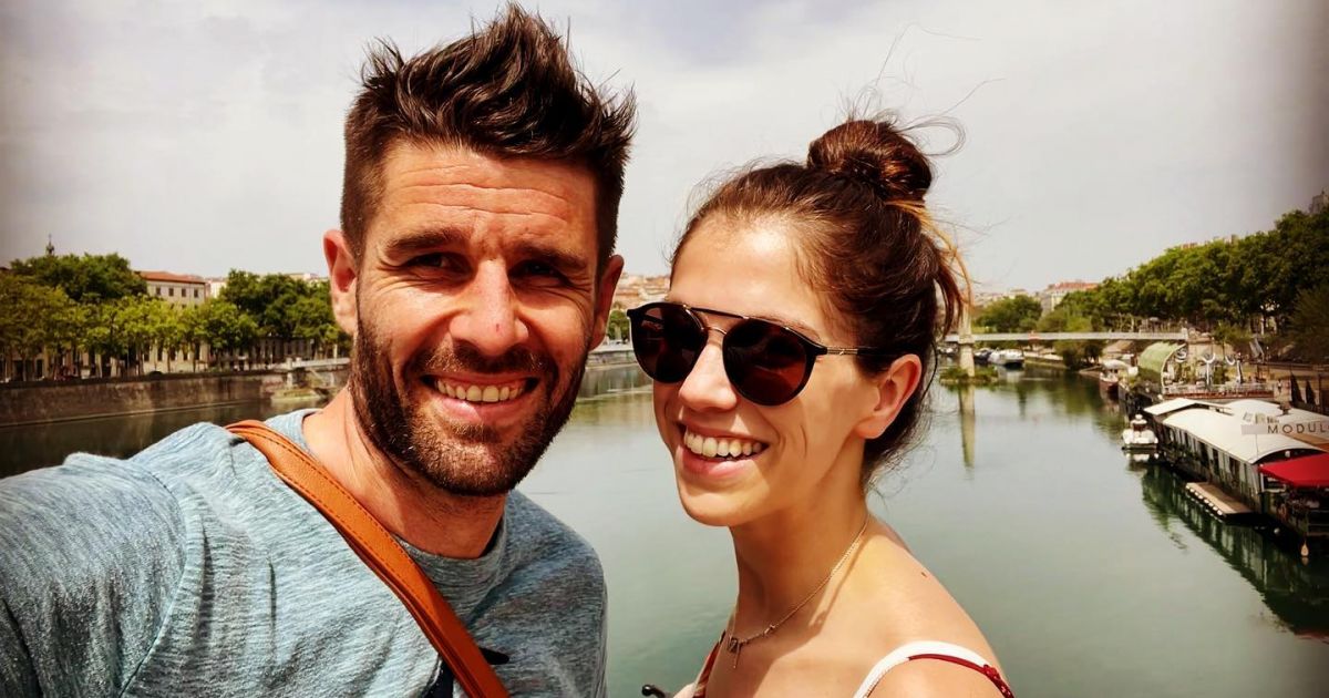 Emeric de L'amour est dans le pré en week-end à Lyon avec sa compagne Anne-Lise - Purepeople
