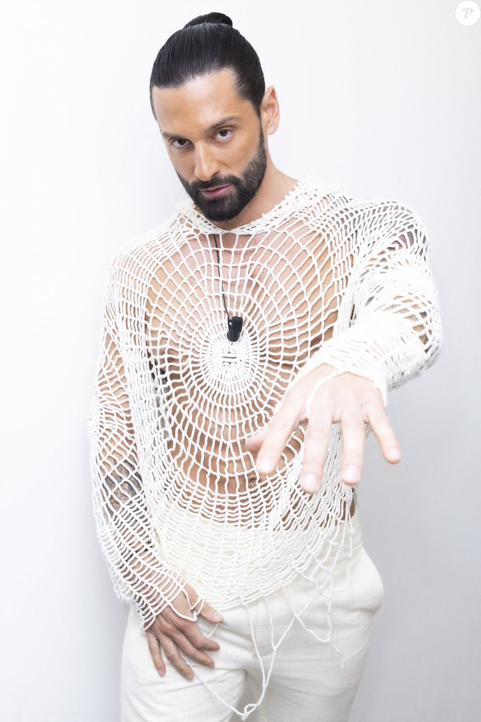 Exclusif - Hugo Manos en backstage de l'émission TPMP People présentée ...