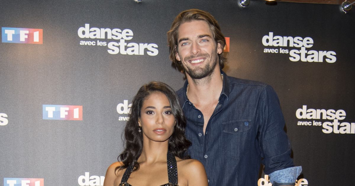 Camille Lacourt et sa danseuse Hajiba Fahmy lors du photocall de ...