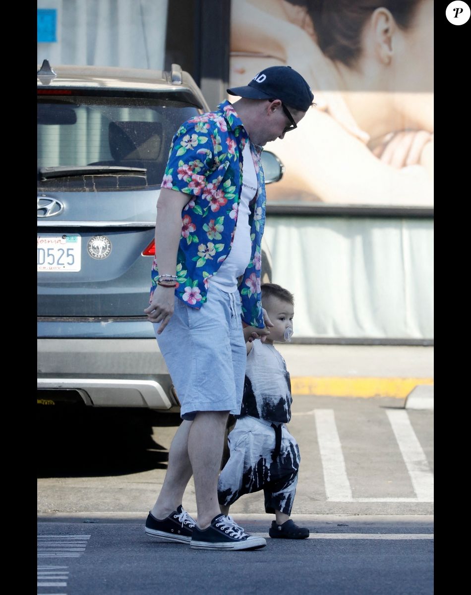 Macaulay Culkin papa : son fils Dakota, 1 an, a une coiffure très très ...