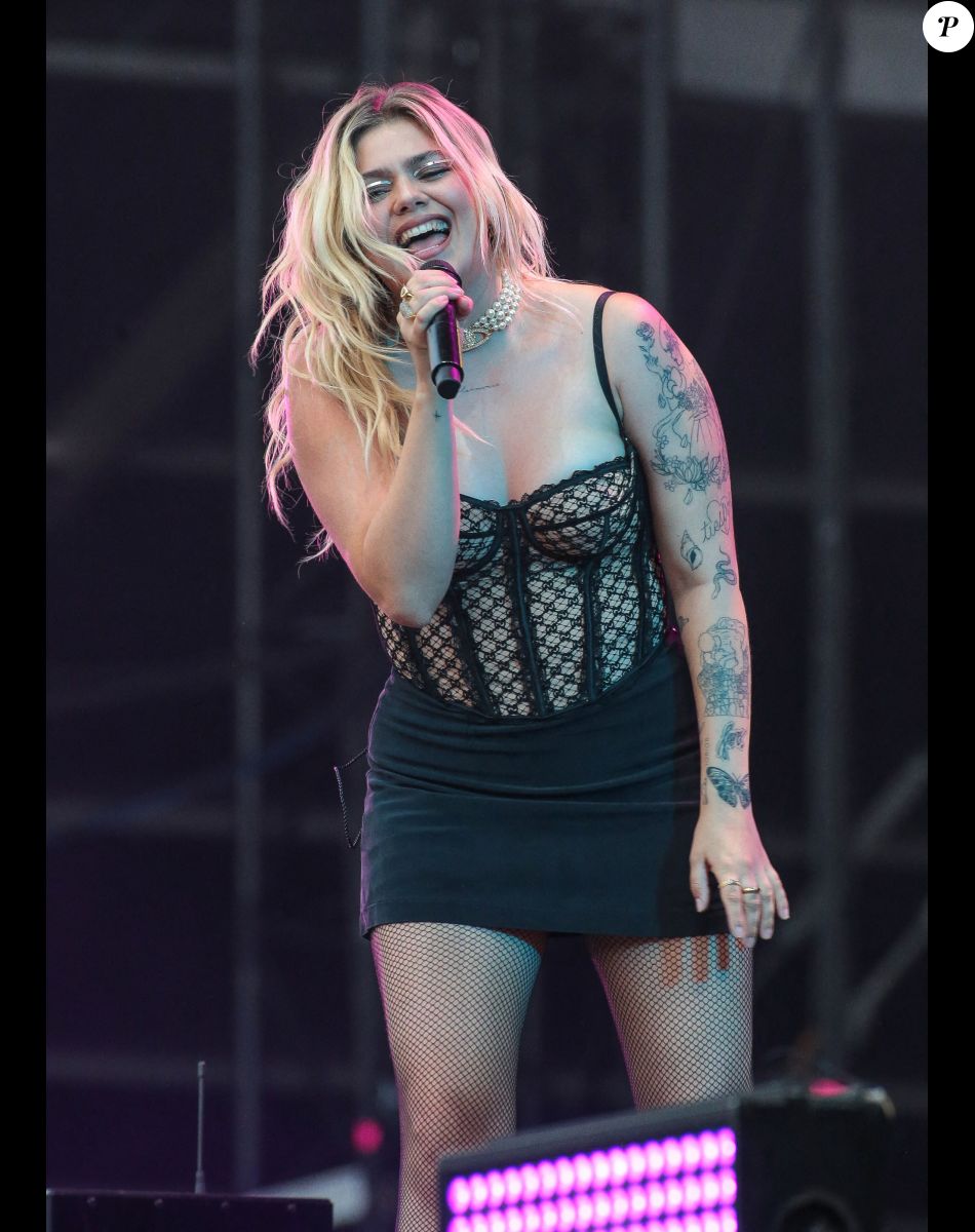 Louane change complètement de tête ! Nouvelle coupe sensationnelle, plus "adulte" : le diaporama ...