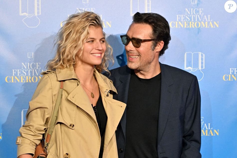 Nicolas Bedos et sa compagne Pauline Desmonts au photocall de la soirée ...