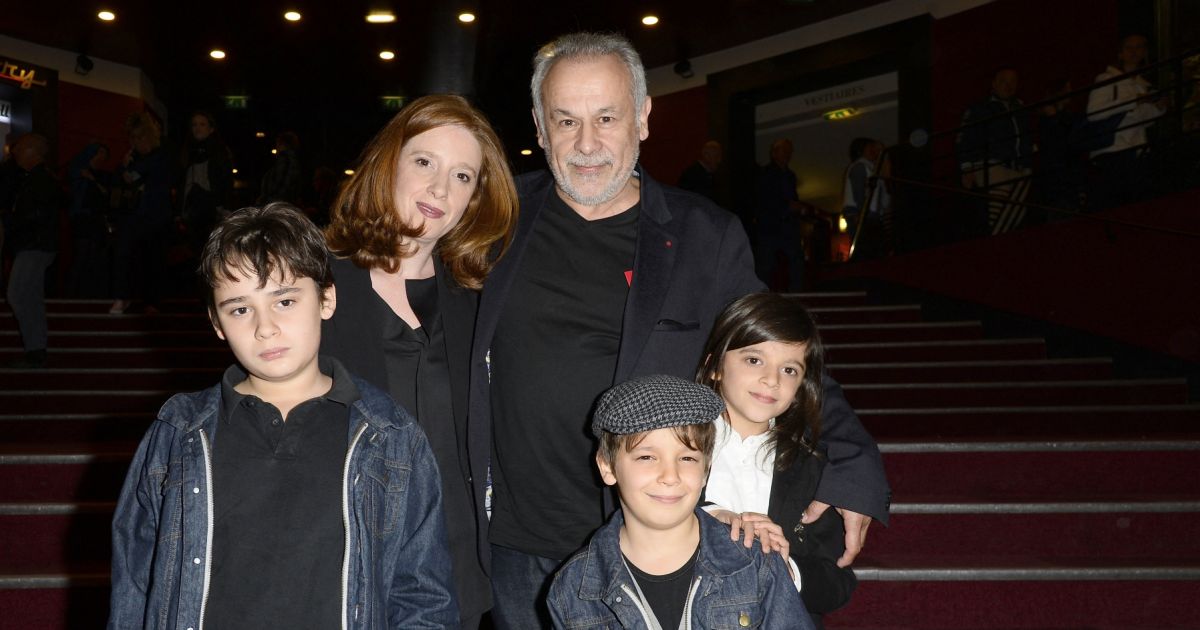 Francis Perrin, sa femme Gersende et leurs enfants, Louis, Baptiste et ...