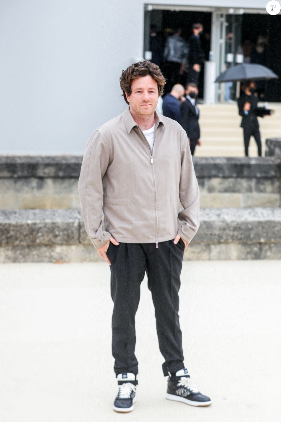 Jean Imbert arrive au défilé de mode masculine prêt-à-porter printemps ...