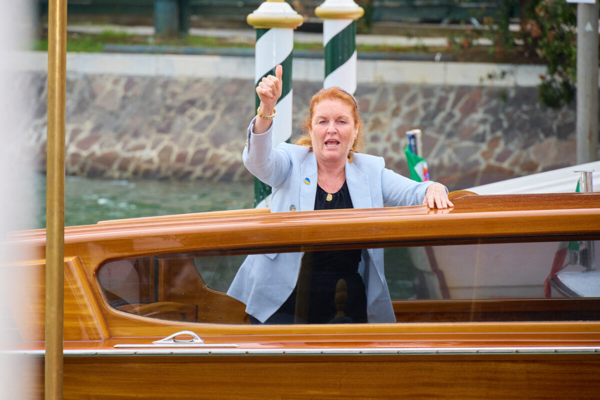 Photo : Sarah Ferguson arrive au ponton de l'hôtel Excelsior (Lido ...