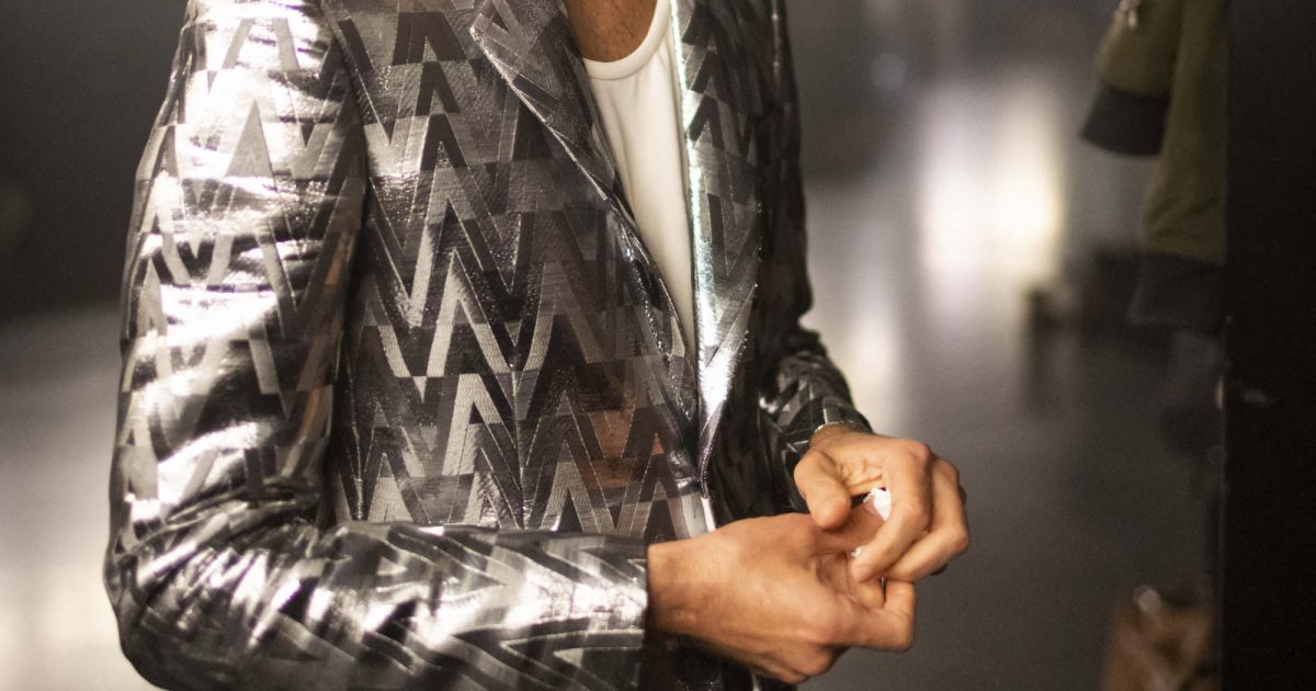 Exclusif - Backstage - Mika est en backstage après son deuxième concert ...