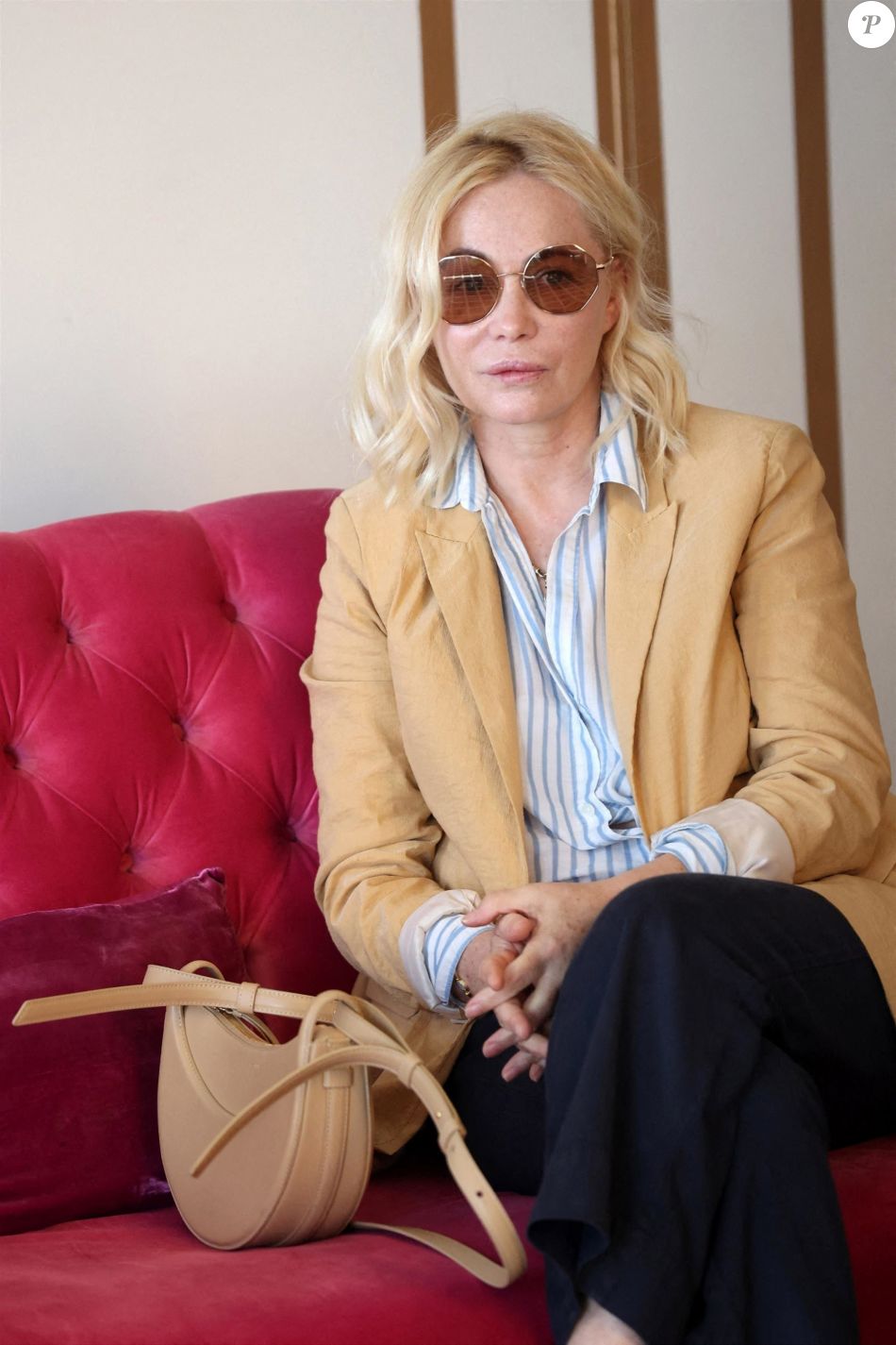 Emmanuelle Béart en interview à l'Hôtel St Georges Lycabette à Athènes ...