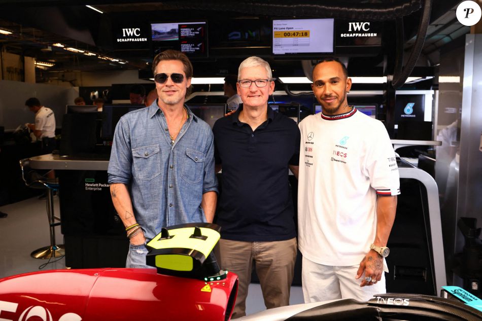 Brad Pitt avec Tim Cook et Lewis Hamilton lors du Grand Prix de Formule ...