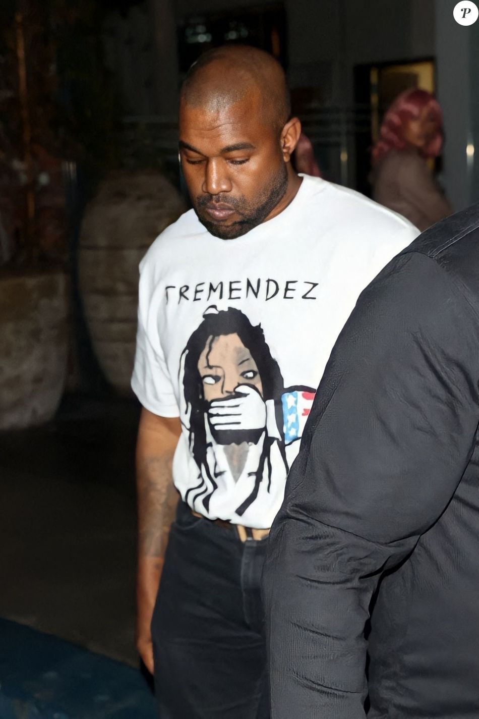 Kanye West (Ye) à la sortie d'un rendez-vous avec le directeur créatif ...