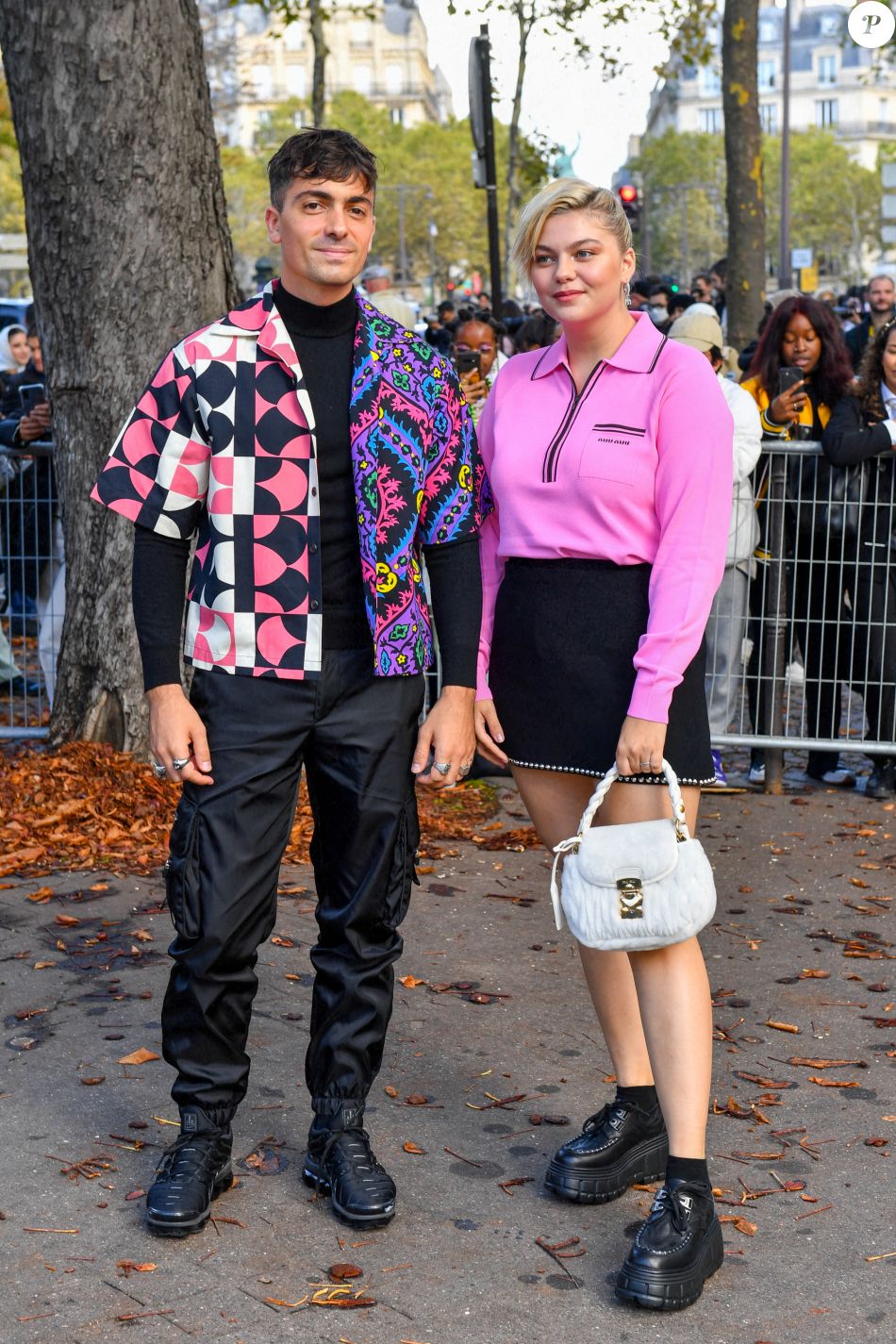 Louane Emera et son compagnon Florian Rossi arrivent au défilé de mode ...