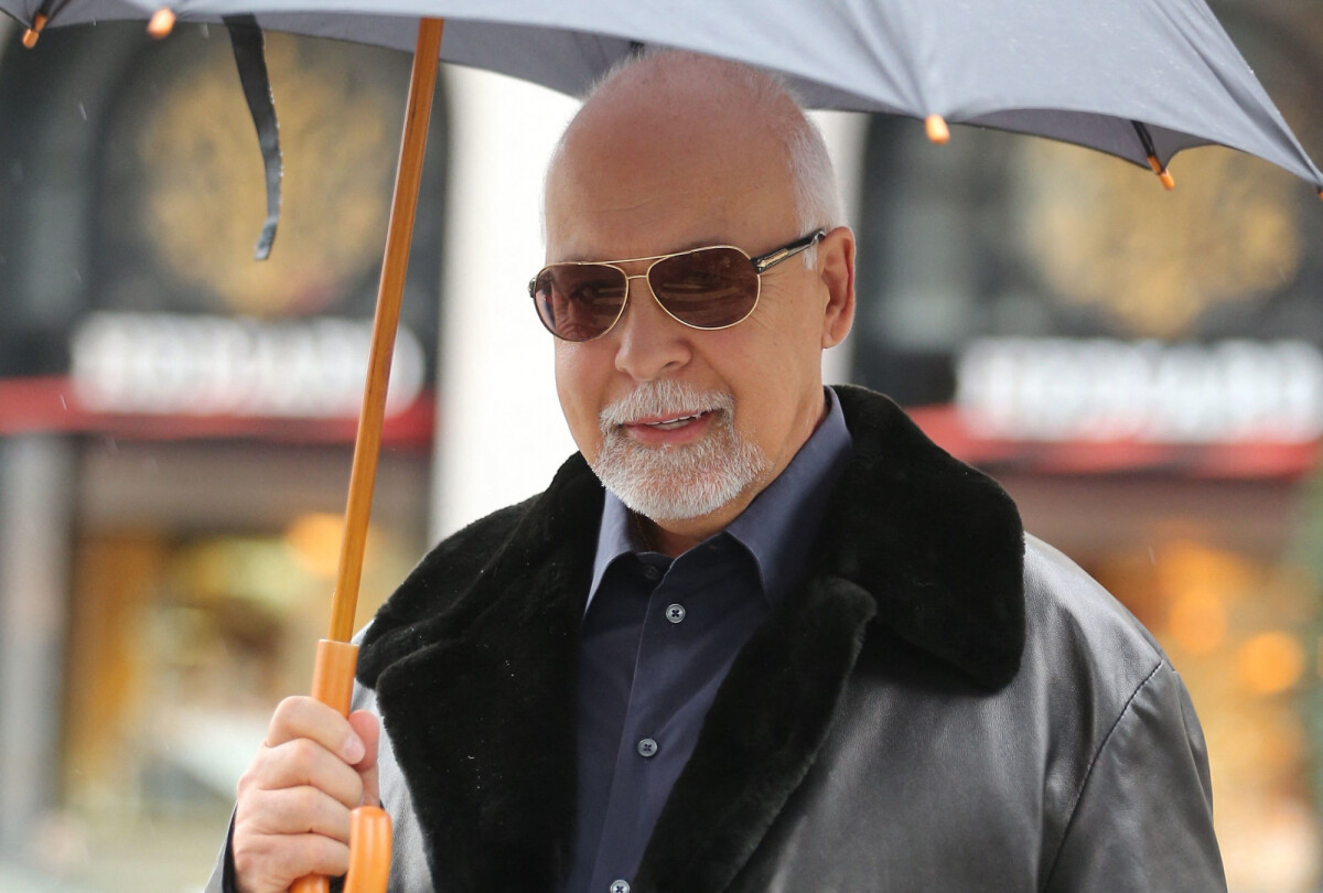Photo : Rene Angelil, le mari de Celine Dion, brave la pluie parisienne ...