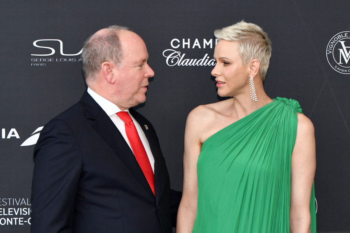 Photo : Le prince Albert II de Monaco et sa femme, la princesse Charlene au photocall de la ...