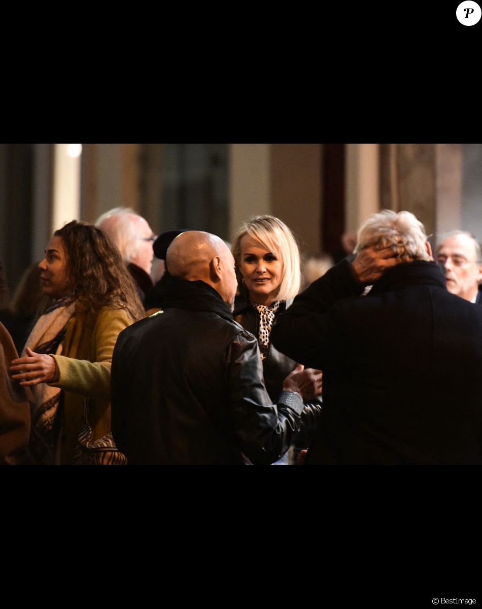 Johnny par Laeticia : De rares images de la mère de Johnny dévoilées, son sosie troublant : le ...