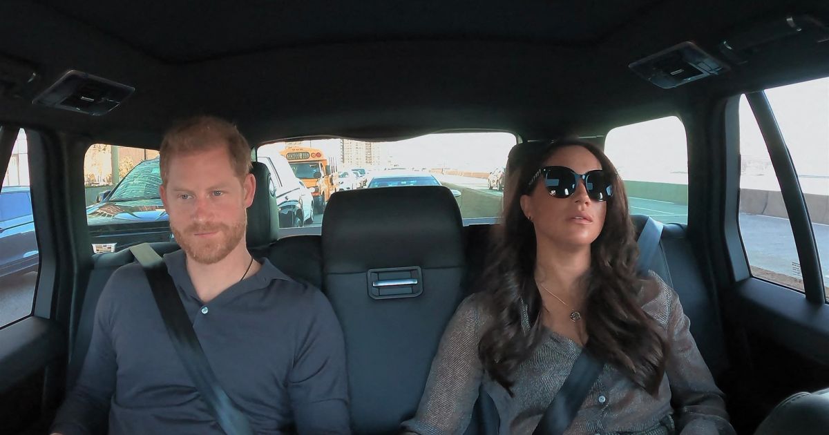 Images du documentaire Netflix Harry & Meghan. La série comporte six ...