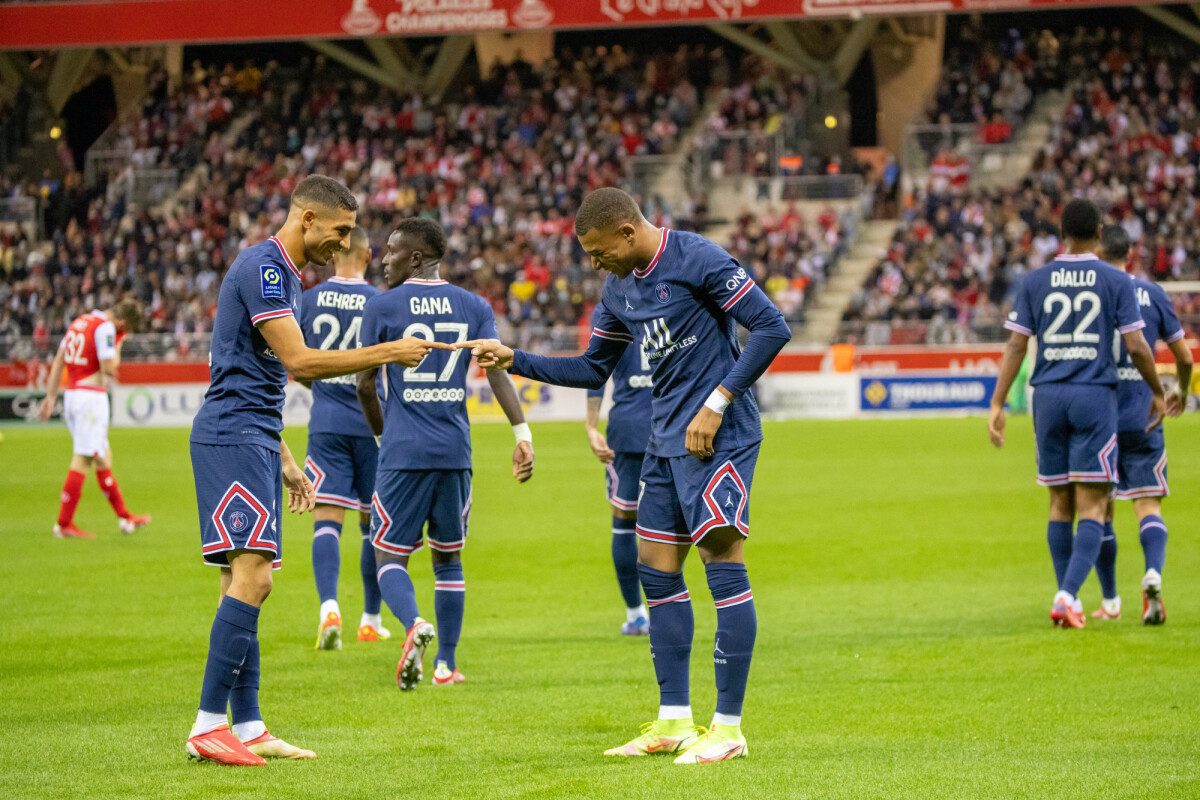 Photo : Kylian Mbappé (but), Achraf Hakimi - Match de football en ligue 1 Uber Eats : Le PSG ...