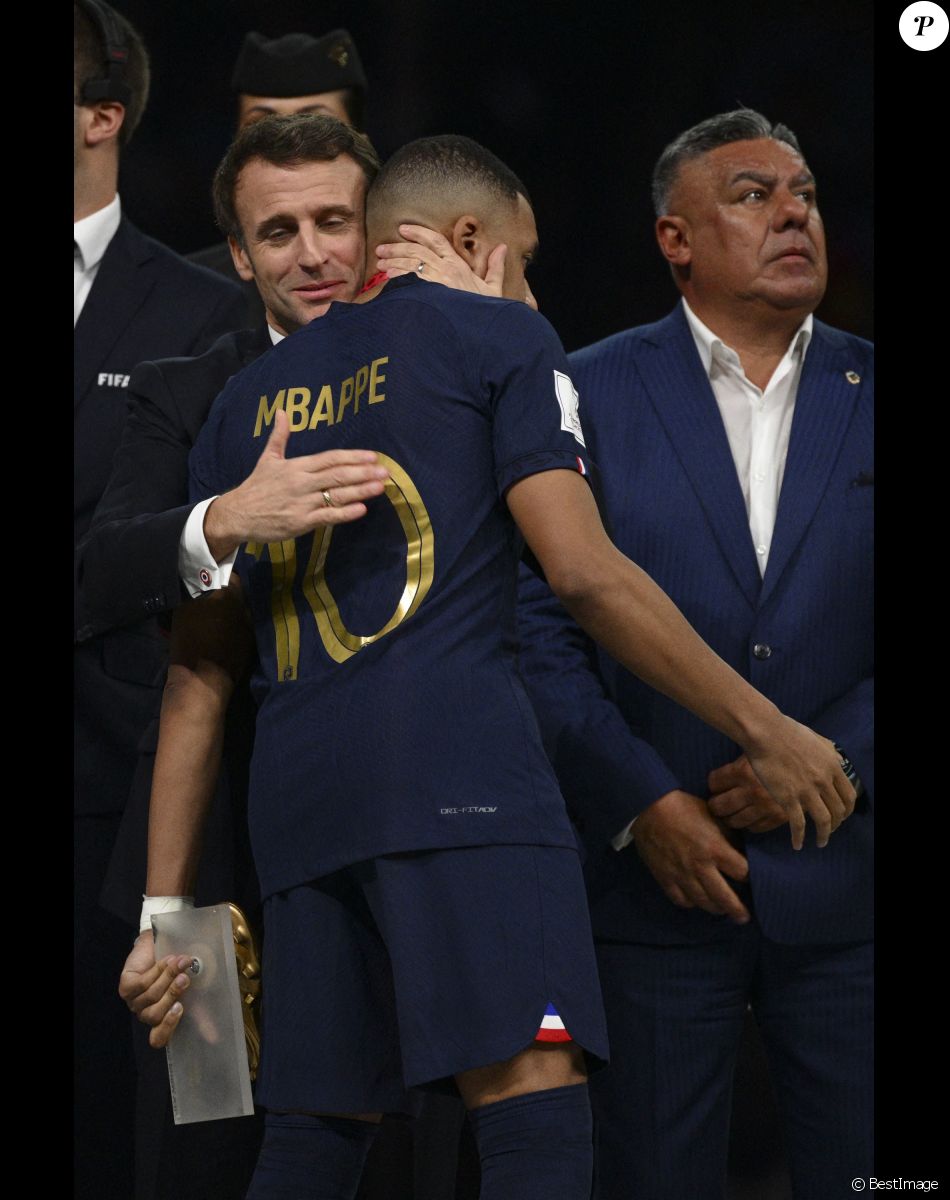 Coupe du monde : Emmanuel Macron fustigé pour cette séquence "presque ...