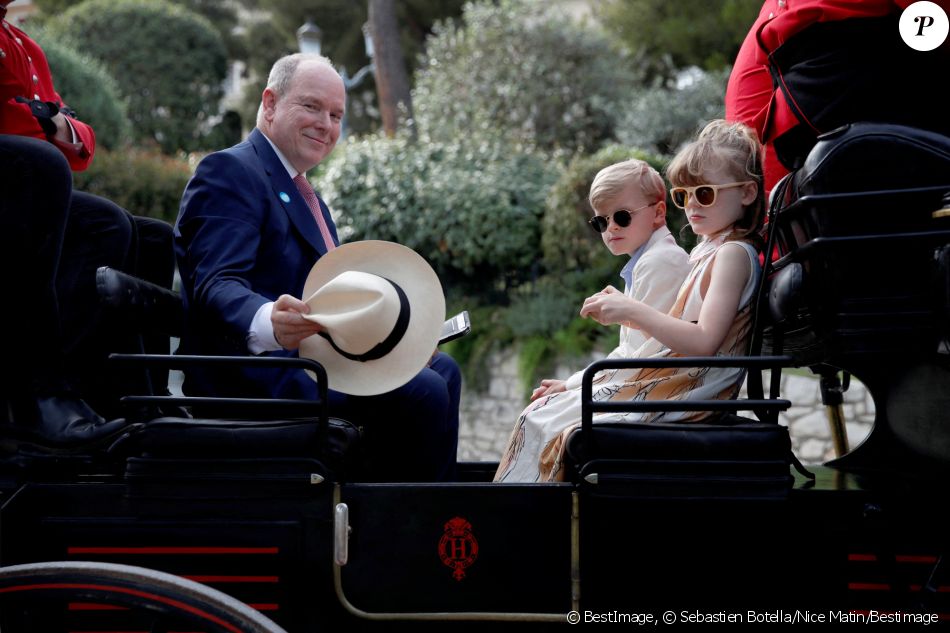 Le prince Albert II de Monaco avec ses enfants, le prince Jacques de ...