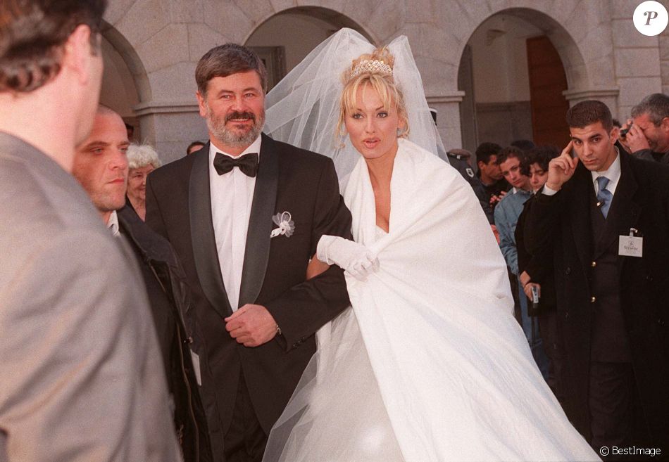 Mariage d'Adriana Karembeu et Christian en Corse, à Porto-Vecchio, elle ...