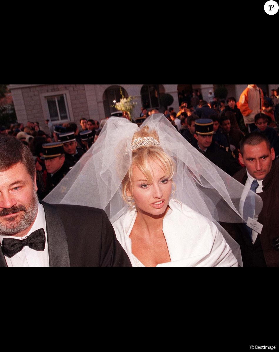 Adriana Karembeu et Christian : robe aux épaules dénudées, lieu ...