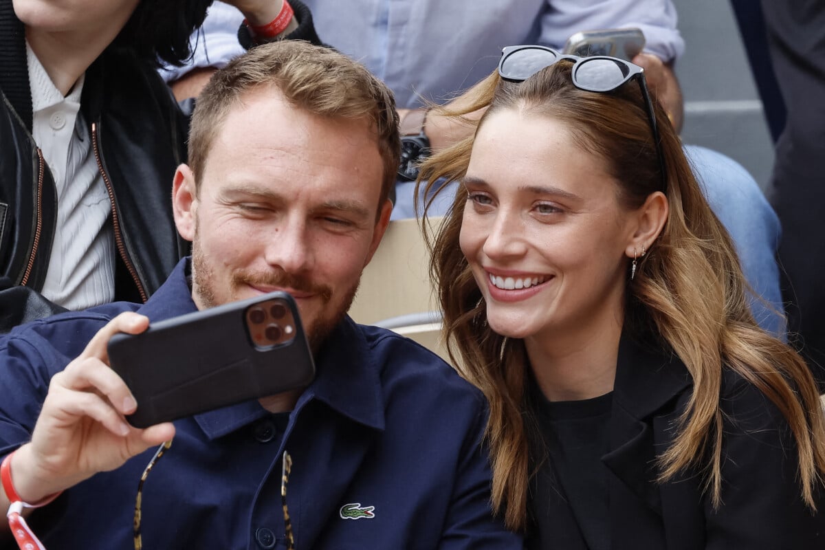 Photo : Roby Schinasi et Emma Simonsen dans les tribunes lors des ...