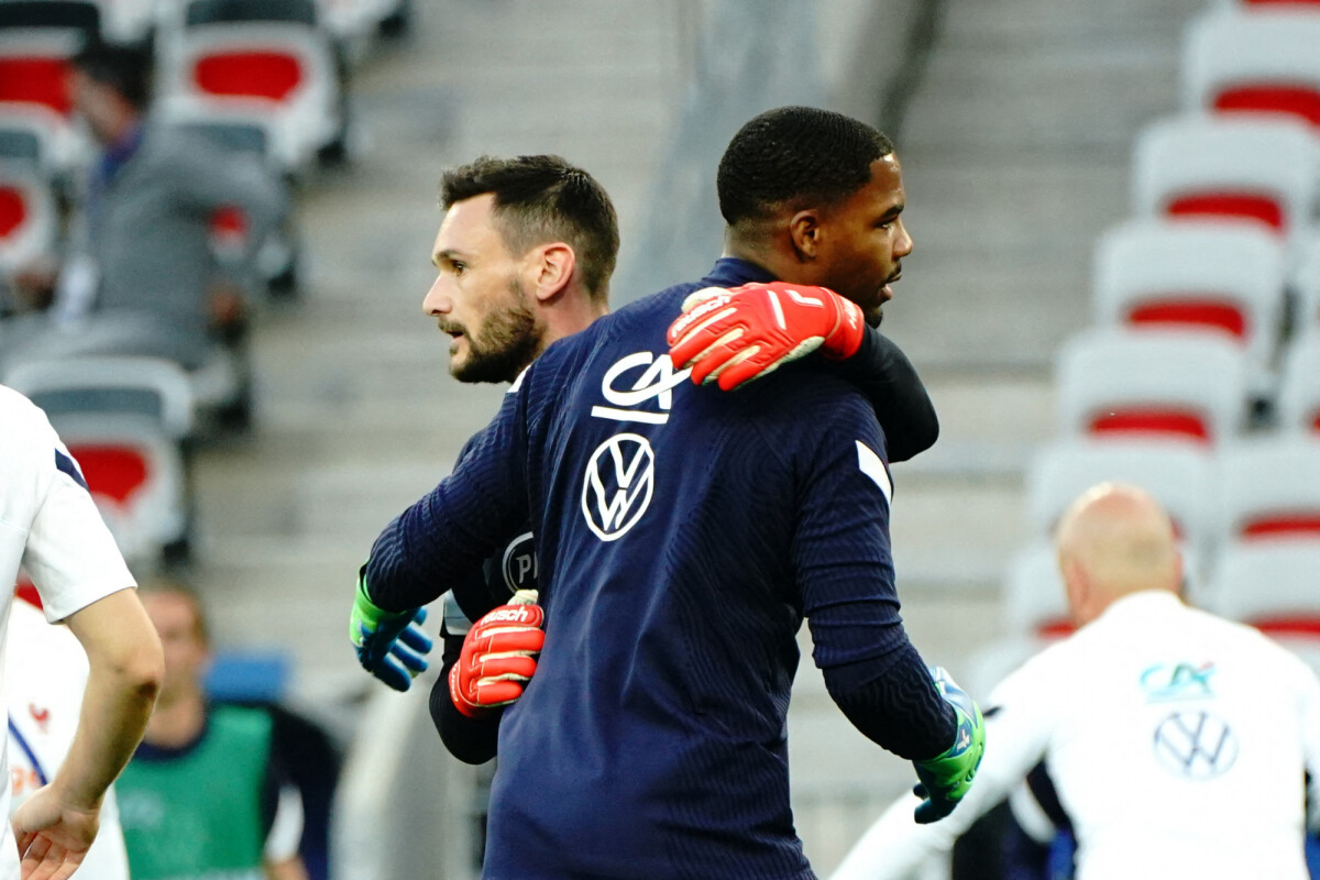 Photo : Hugo Lloris (France) - Mike Maignan (France) lors du match ...