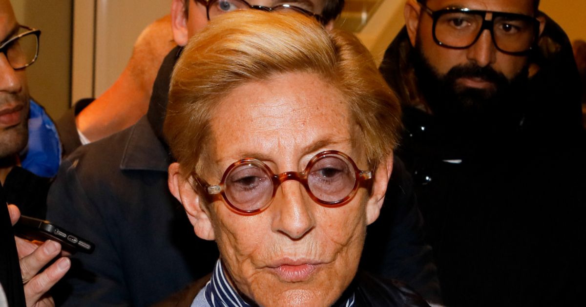 Isabelle Balkany à la sortie du tribunal de Paris le 18 octobre 2019 ...