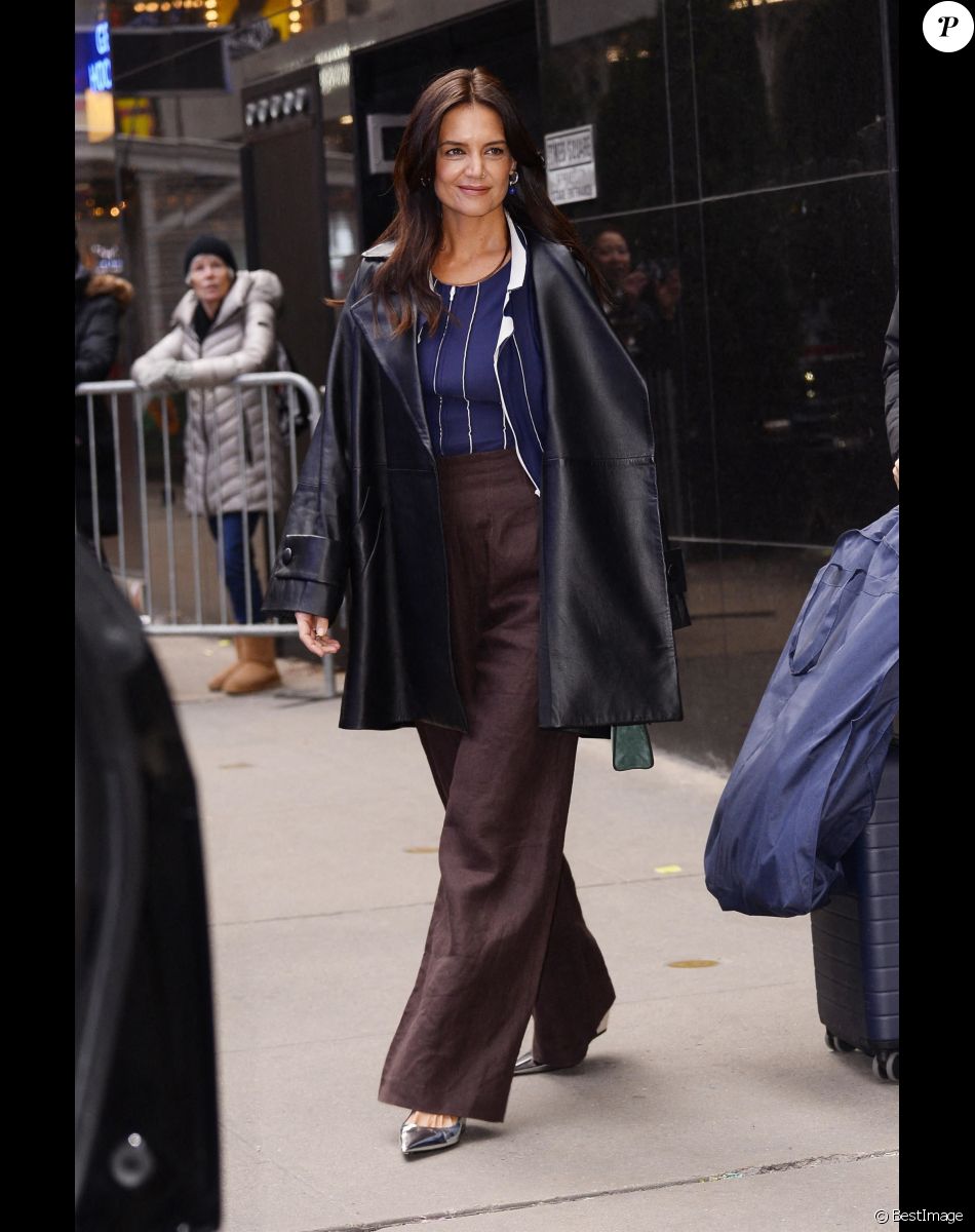 Katie Holmes canon avec son look oversize : l'actrice de retour sous ...