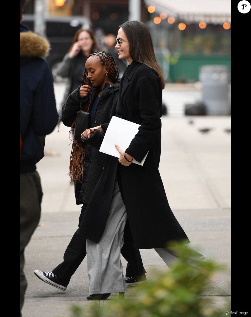 Angelina Jolie Dégaine Un Sac Xxl De Luxe Passage Remarqué à New York