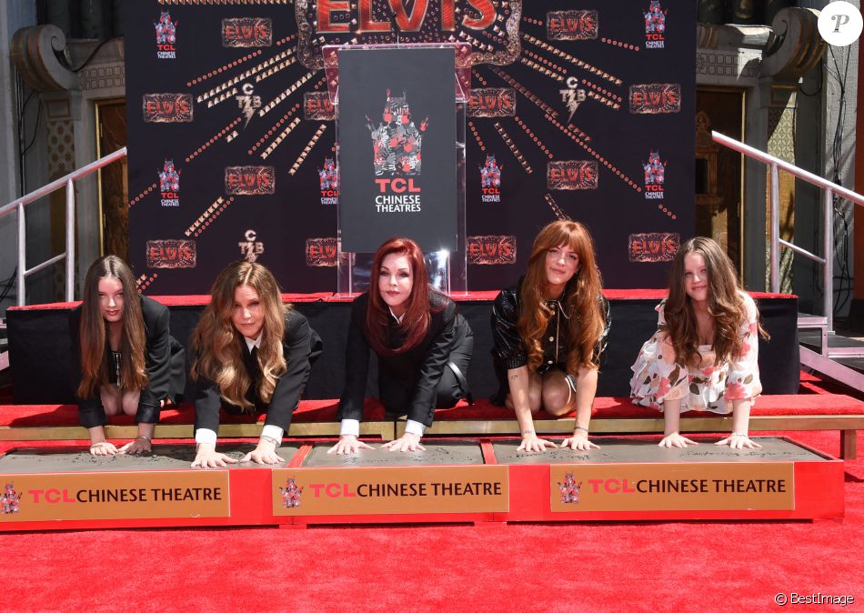 Finley Lockwood, Lisa Marie Presley, Priscilla Presley, Riley Keough ...