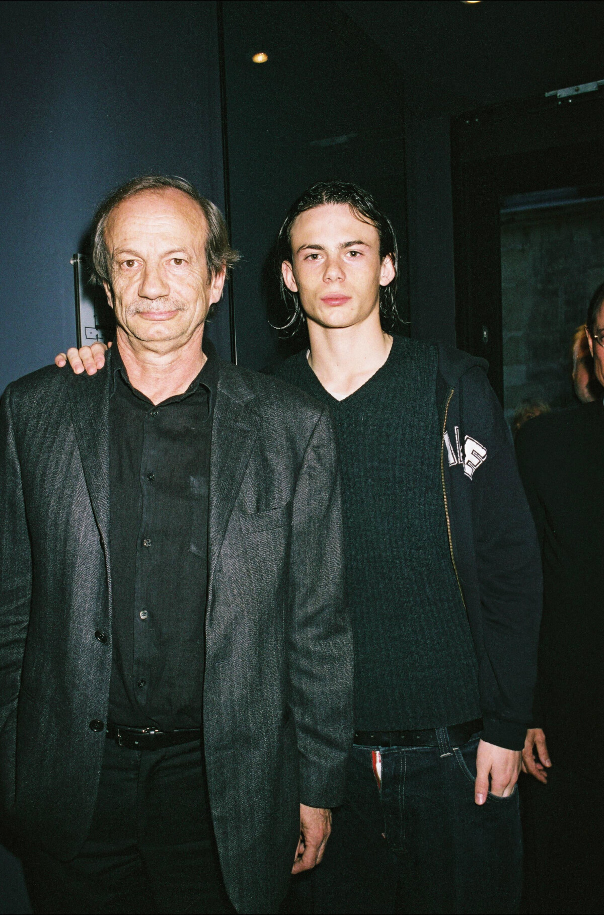 Photo : Patrick Chesnais et son fils Ferdinand à Paris en 2004 - Purepeople