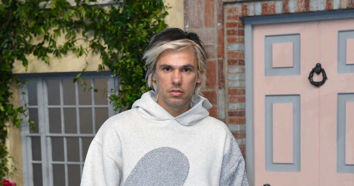 Orelsan (Aurélien Cotentin) au front row du défilé de mode Homme ...