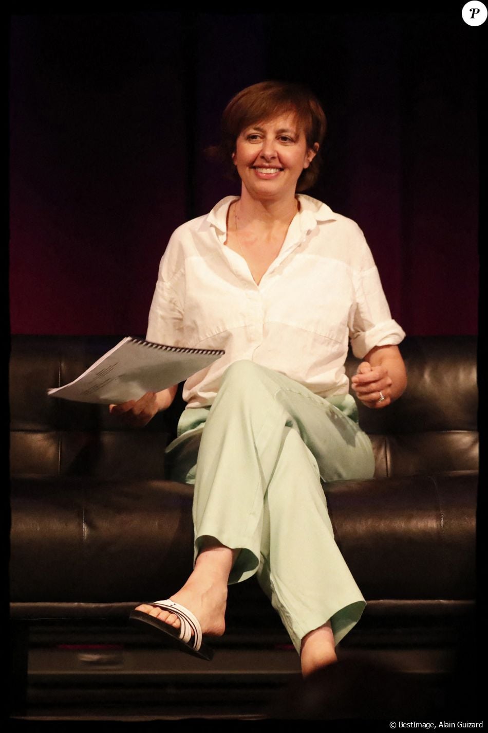 Exclusif - Valérie Bonneton sur scène lors de l'évènement Une soirée en Absurdie, lecture de ...