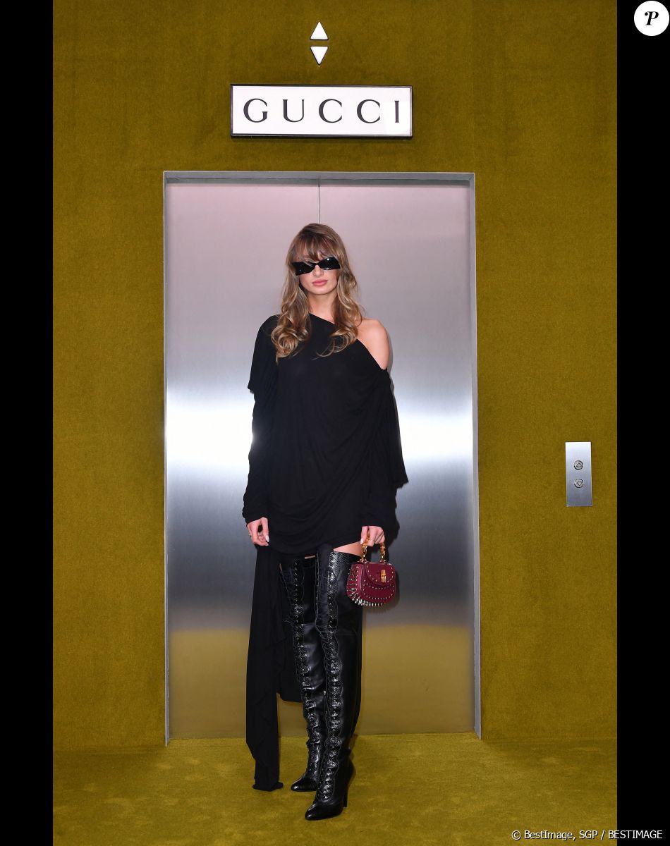 Mathilde Pinault : Cuissardes lacées et épaules nues, la sublime ...