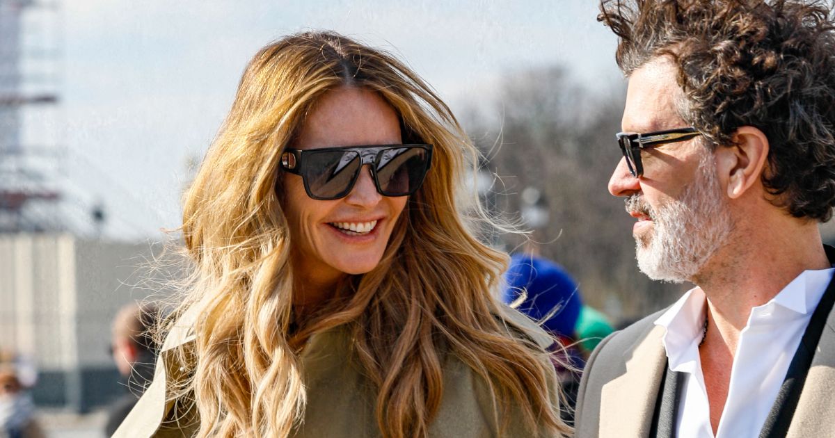 Elle MacPherson et son compagnon Doyle Bramhall - Arrivées au défilé ...