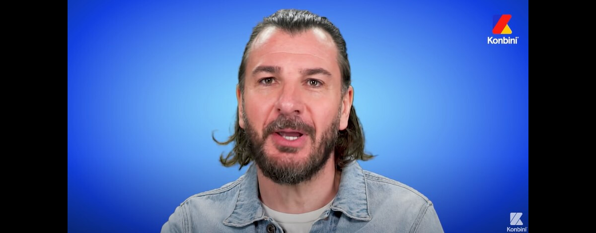 Vidéo : Michaël Youn en interview pour Konbini. - Purepeople