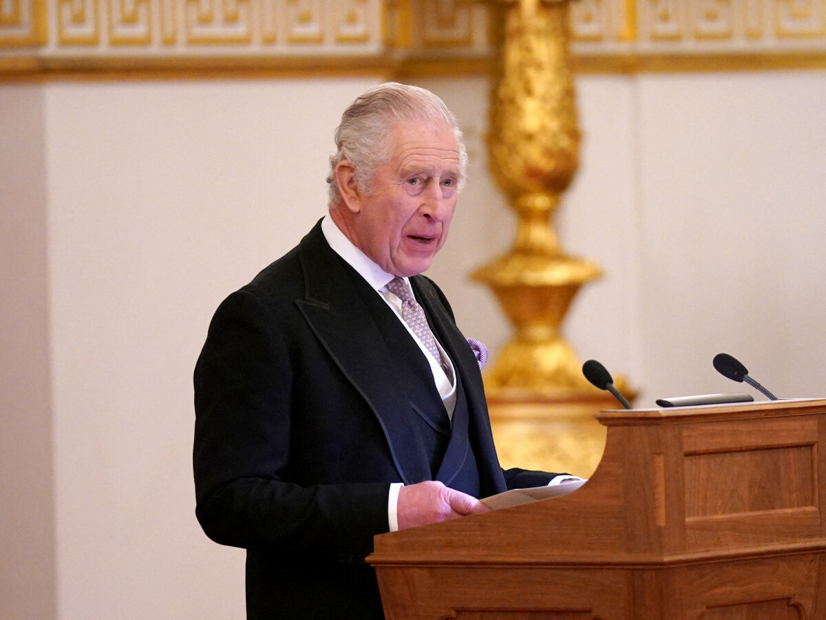 Photo : Le roi Charles III assiste à une présentation d'adresses ...