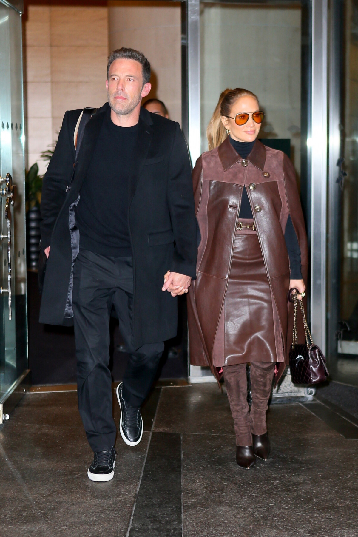 Photo : Jennifer Lopez et son compagnon Ben Affleck sortent de l'hôtel ...
