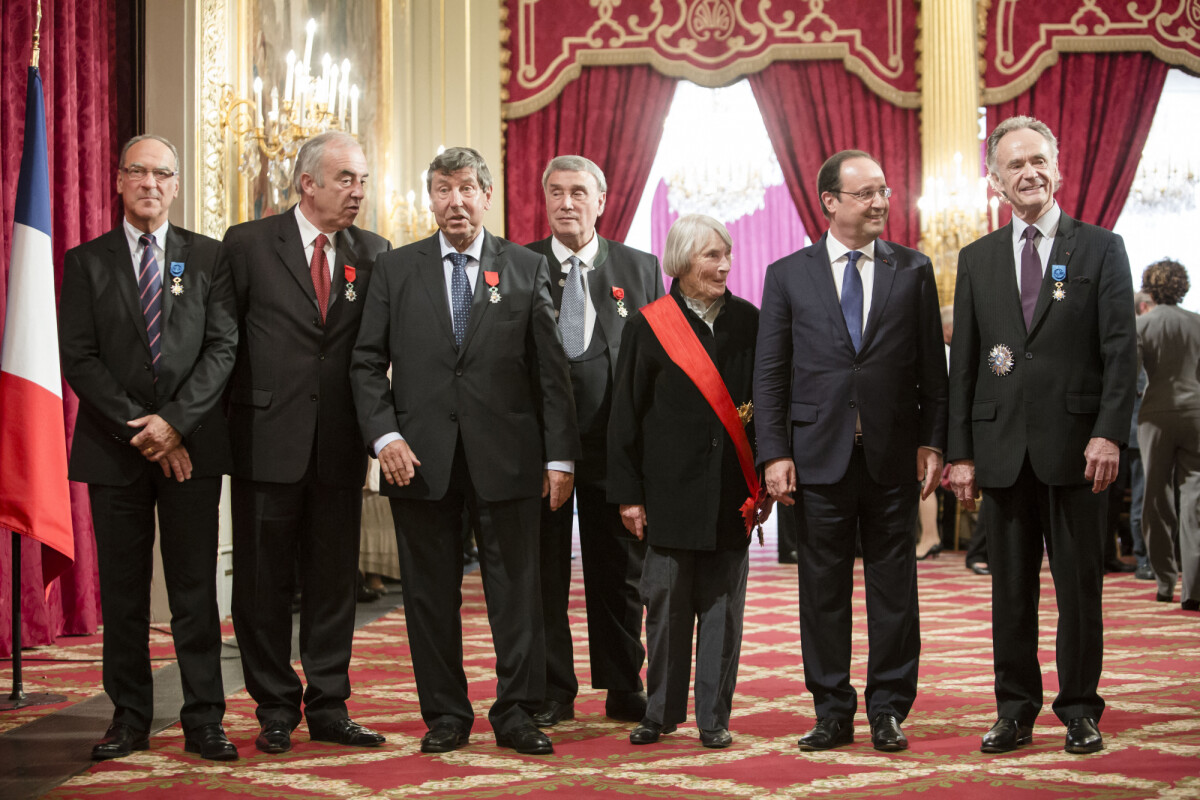 Photo : Pierre Lacotte honoré par François Hollande en 2014 à l'Elysée ...