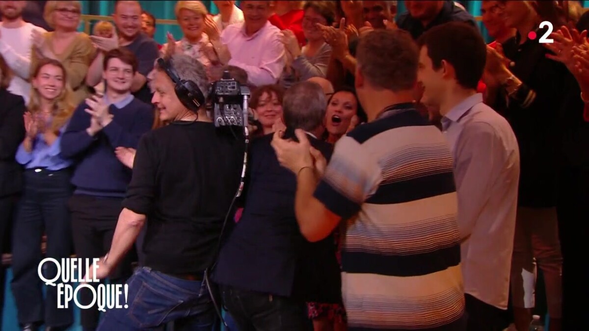 Photo : France 2 - Quelle époque! : Christophe Dechavanne embrassant ...