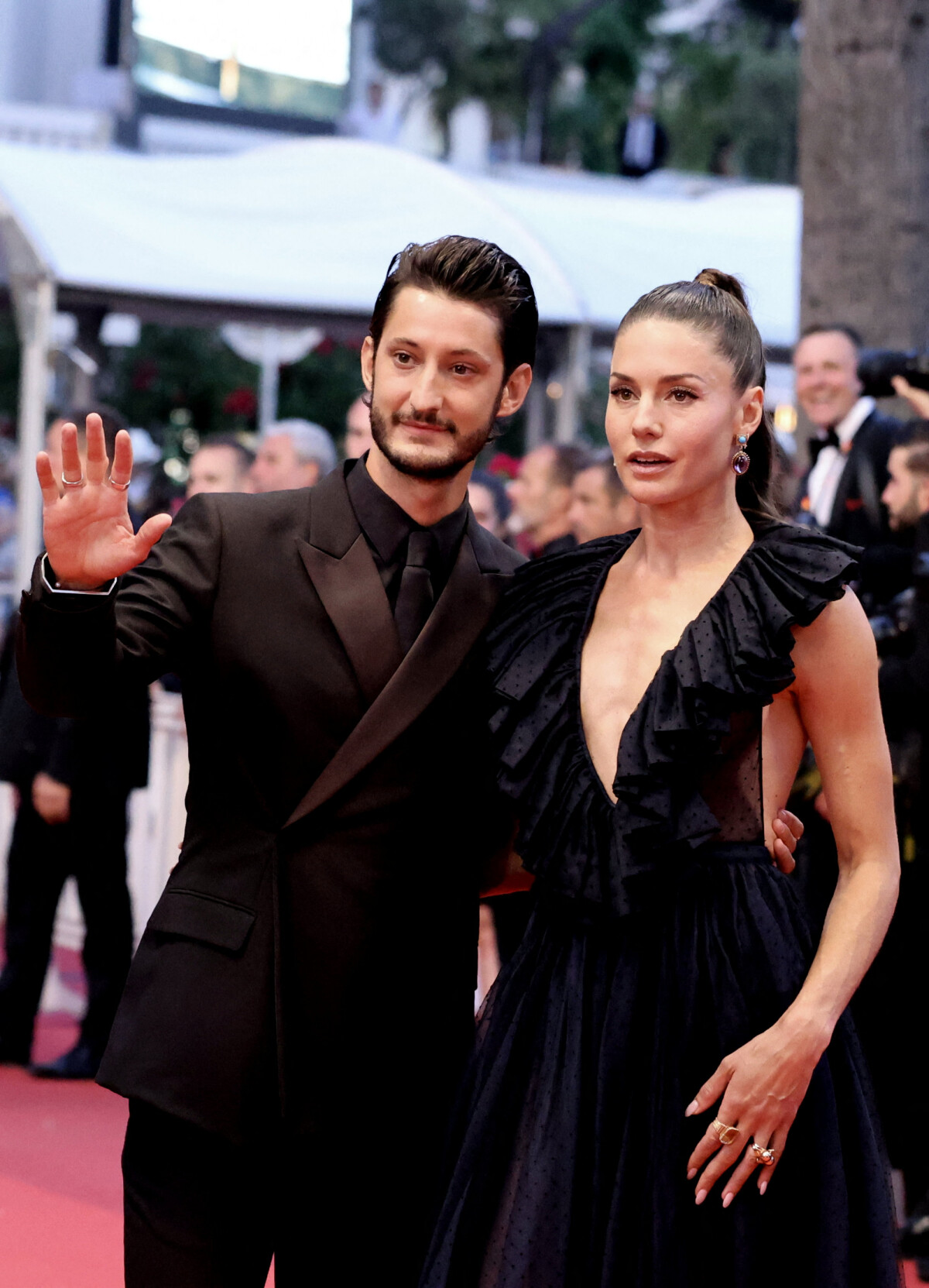 Photo : Pierre Niney et sa femme Natasha Andrews - Montée des marches ...