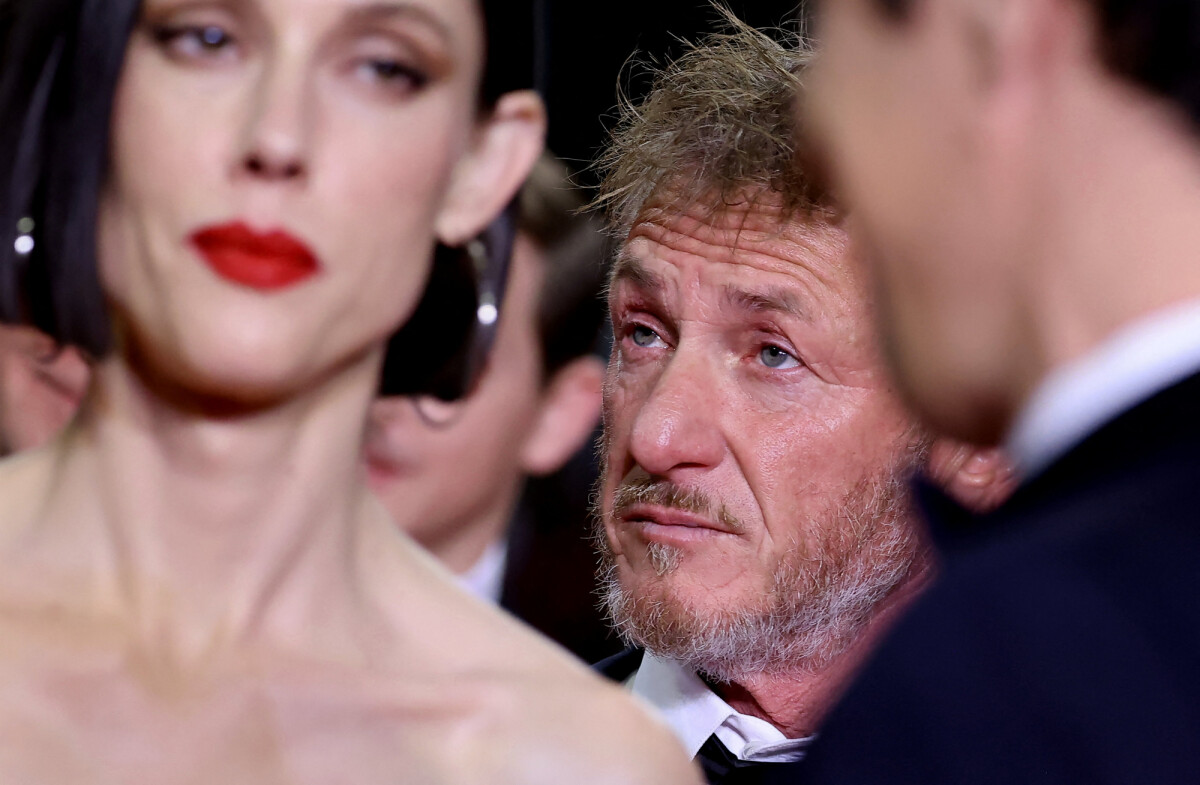 Photo : Sean Penn - Montée des marches du film " Black Flies " lors du ...