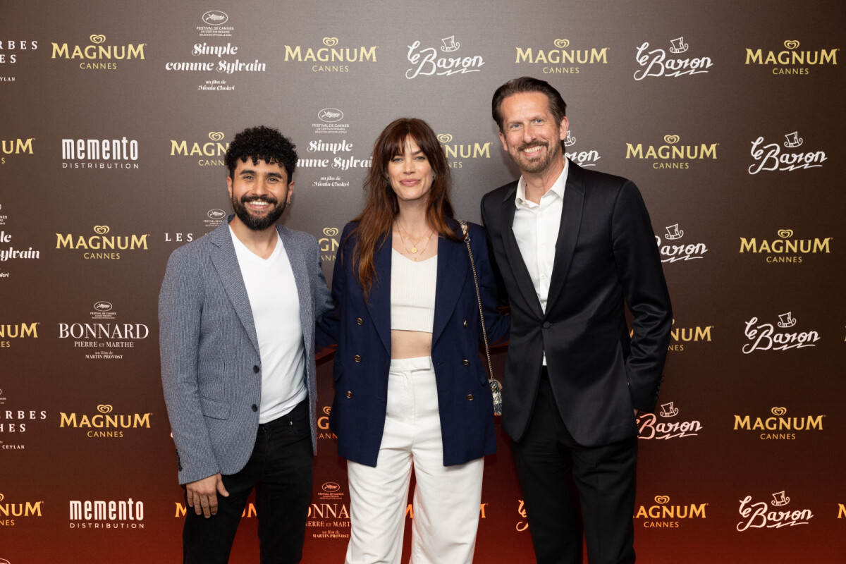 Photo : Amine Bouhafa, Candice Duthe, Sam Bobino - Soirée sur la plage ...