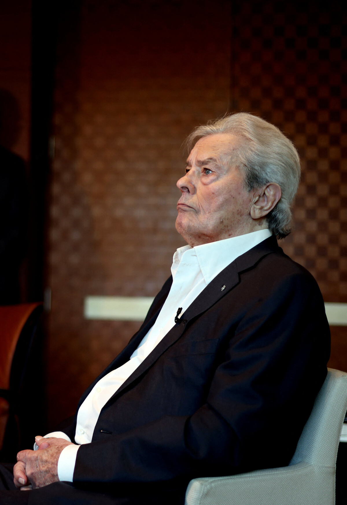 Photo : Exclusif - Alain Delon lors d'un tournage avec Cyril.Viguier ... Photo : Exclusif - Alain Delon lors d'un tournage avec Cyril.Viguier ...