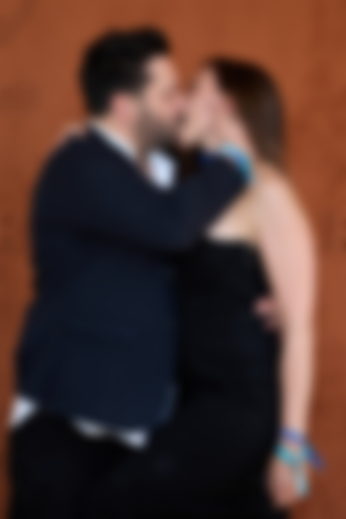 Photo : Denny Imbroisi et Silvia Notargiacomo s'embrassent ...