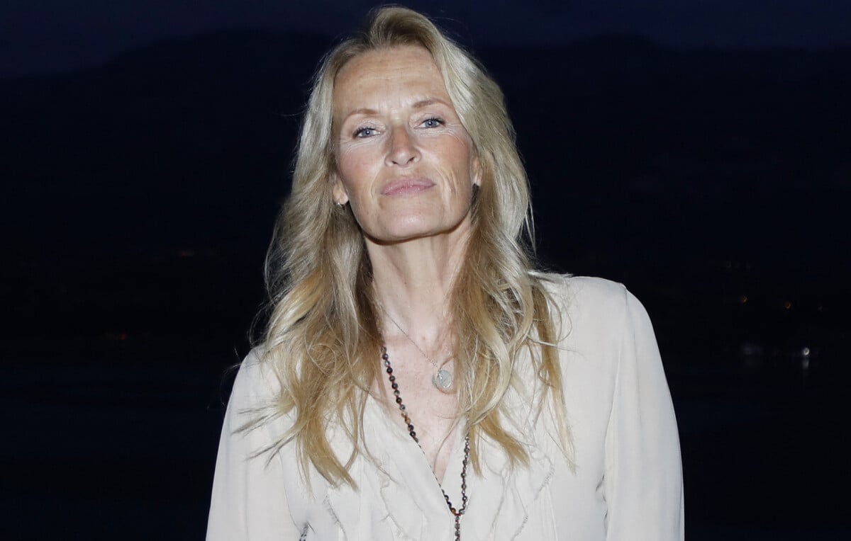 Photo : Exclusif - Estelle Lefébure lors du dîner au Restaurant ...