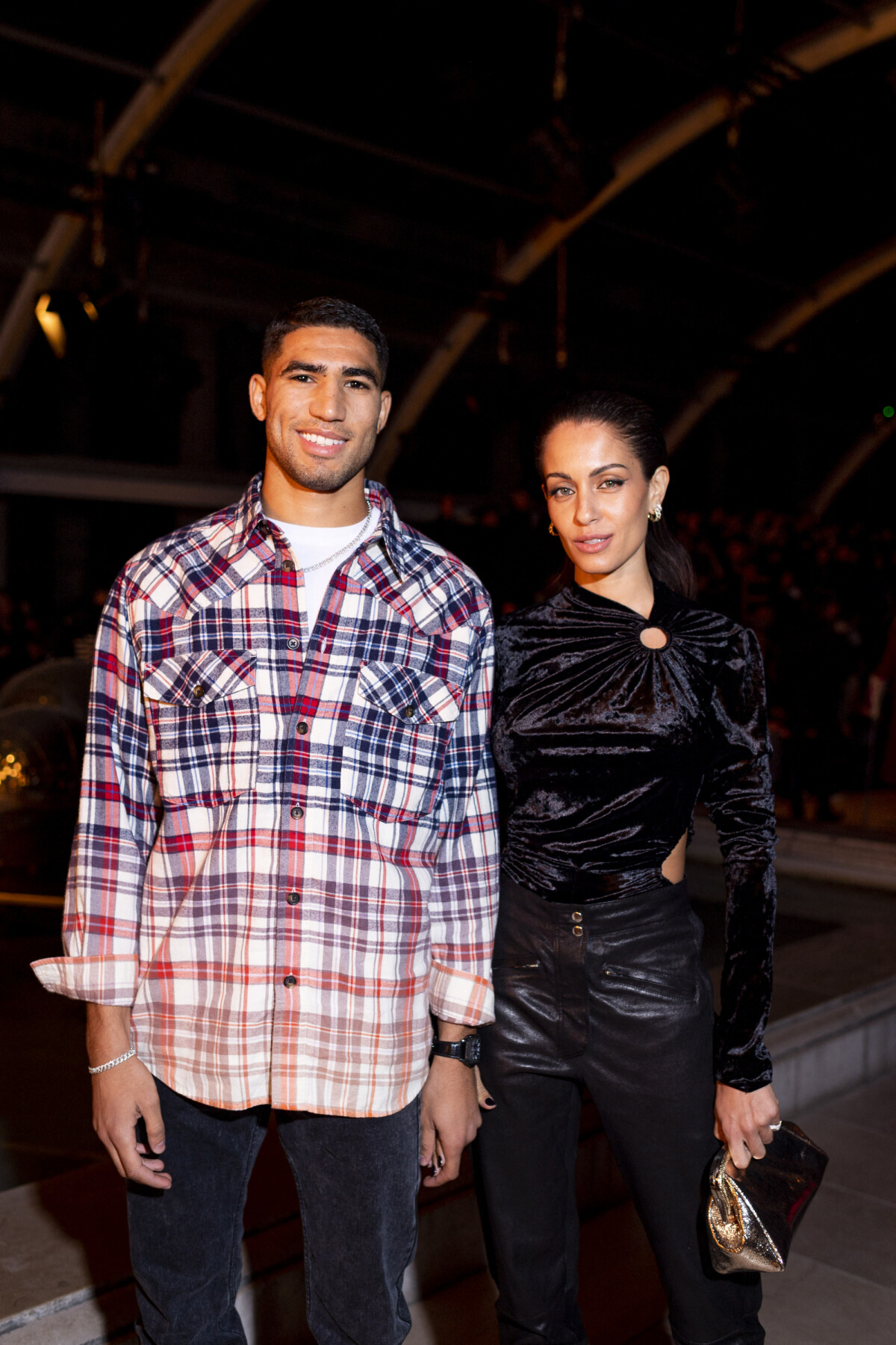 Photo : Achraf Hakimi et sa compagne Hiba Abouk - People au défilé de ...