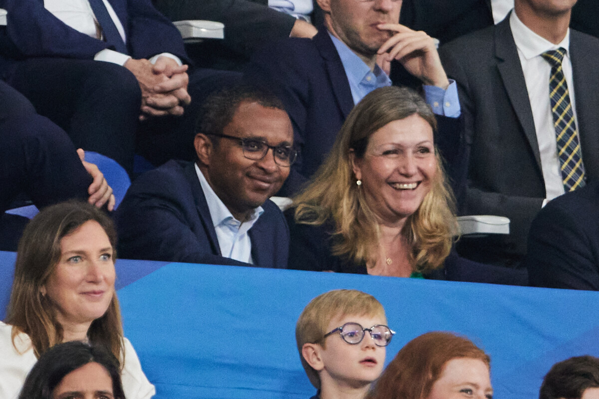 Photo : Pap Ndiaye, Yaël Braun-Pivet - Célébrités dans les tribunes du match de football entre ...