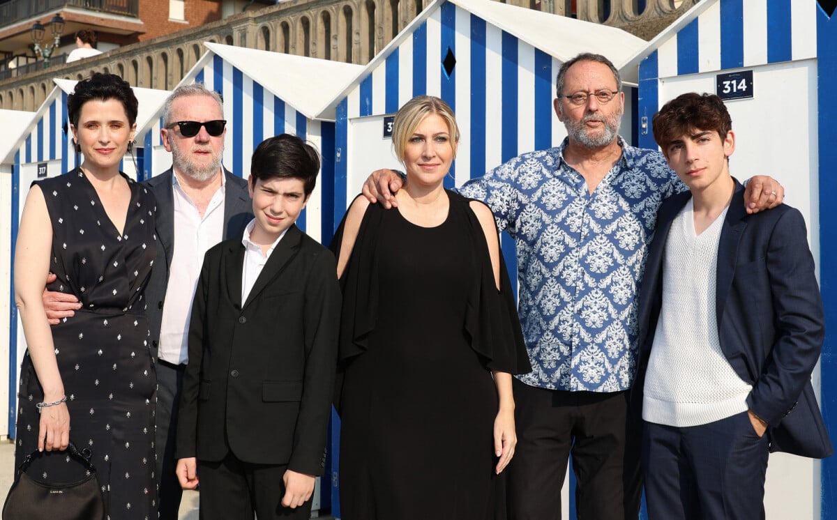 Photo : Ethan Hunsinger, Amanda Sthers, Jean Reno, Leon Hesby, Marie ...